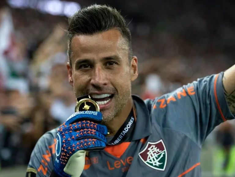 Goleiro Fábio está a poucos jogos de se tornar um recordita mundial no ...