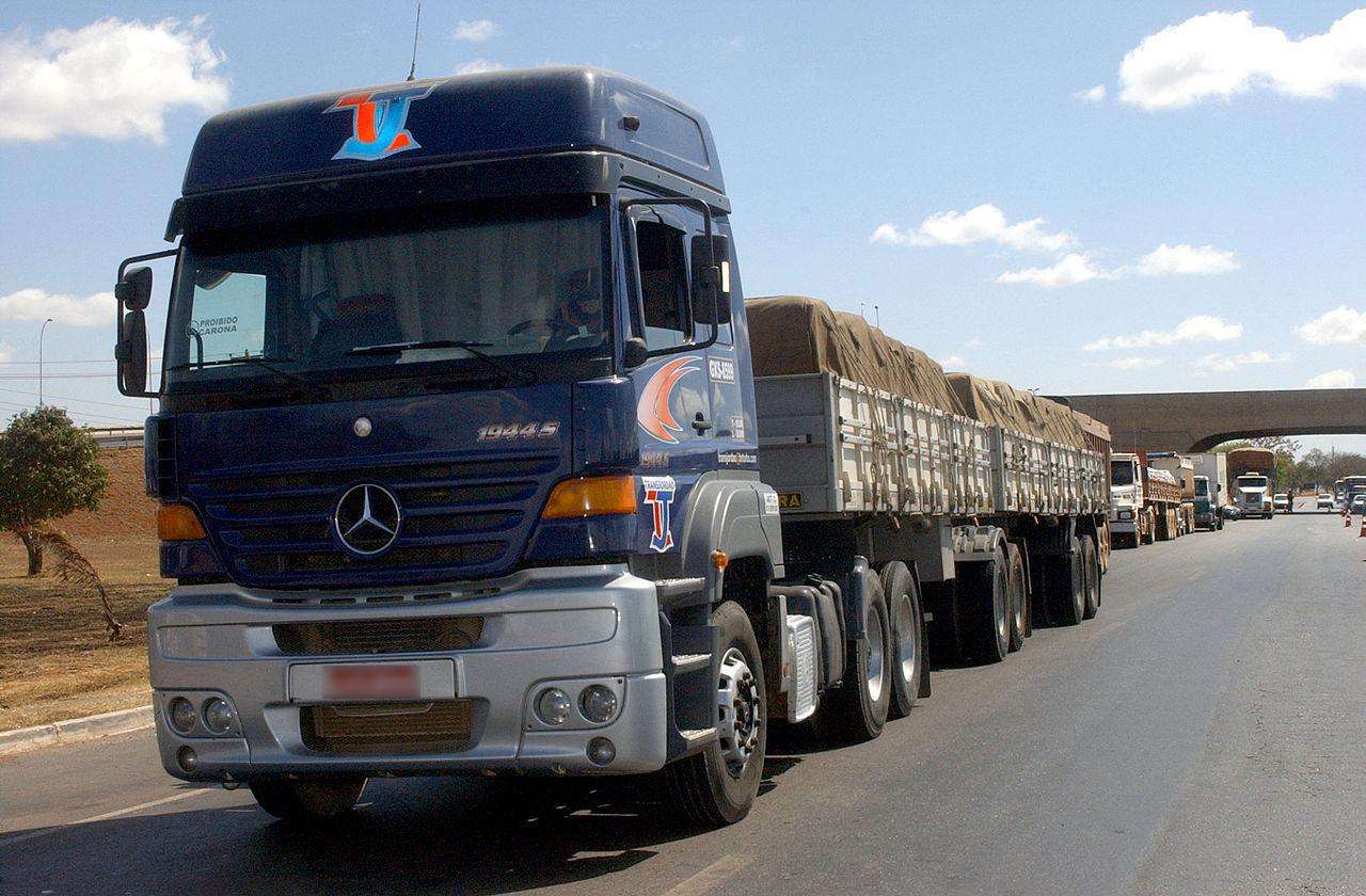 Restrição de caminhões em rodovias de MG durante o feriado do Dia do ...